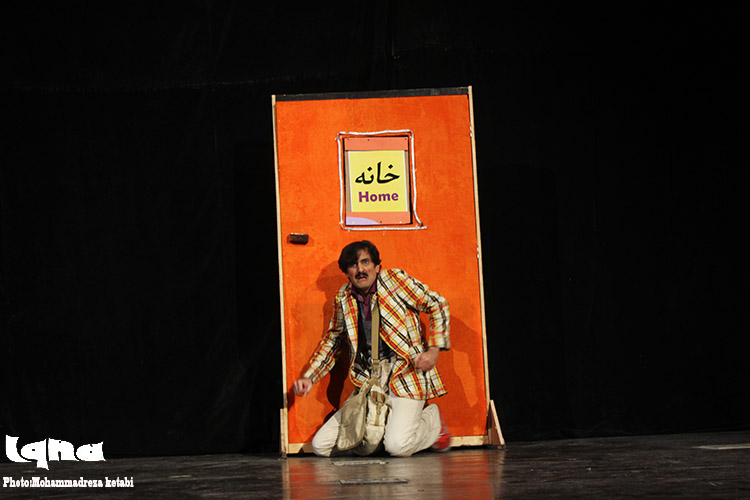 گزارش تصویری از نمایش «من و در لجباز